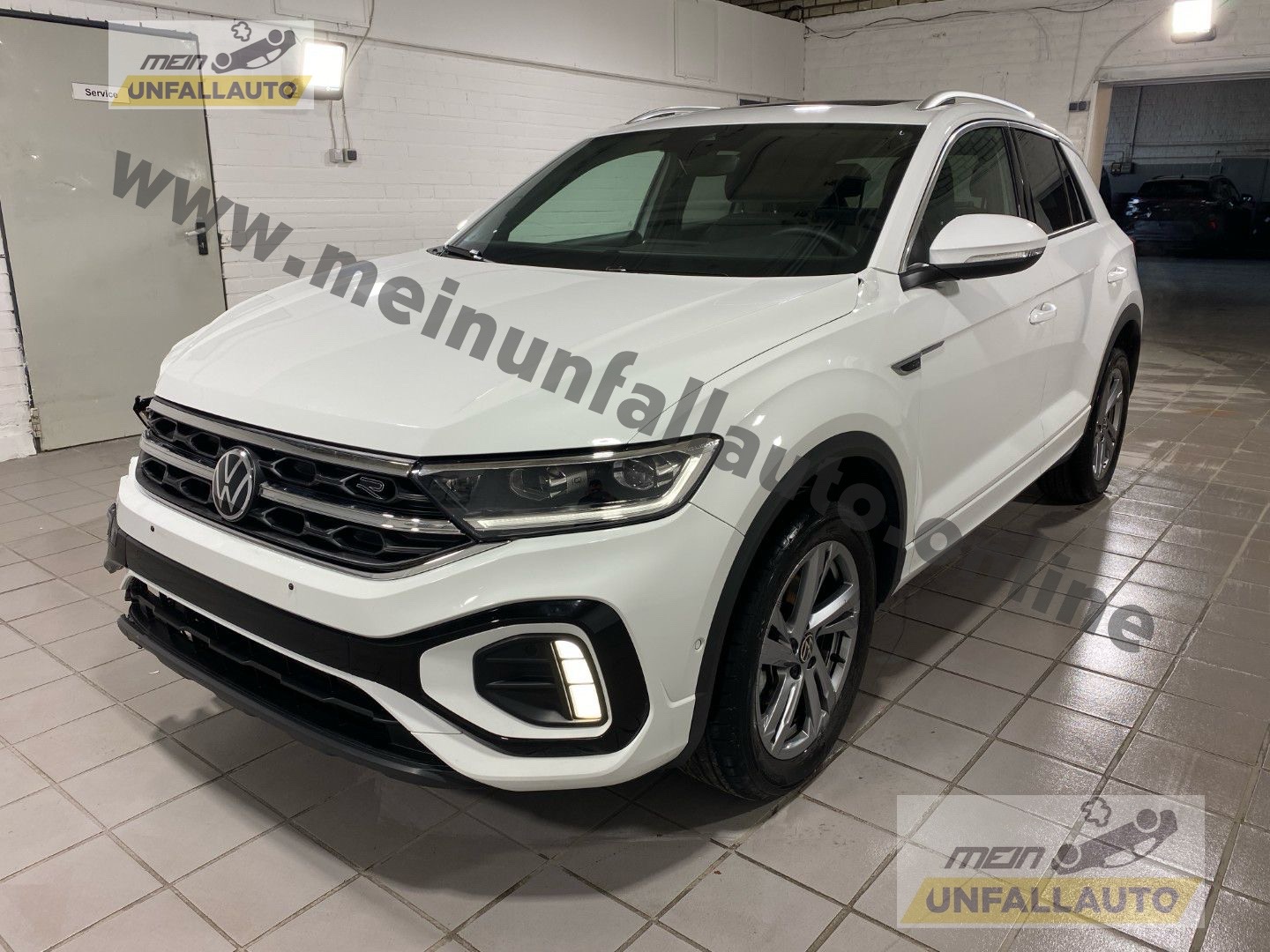 MEINUNFALLAUTO | Volkswagen T-Roc 1.5 TSI DSG R-line Panorama LED Plus ...